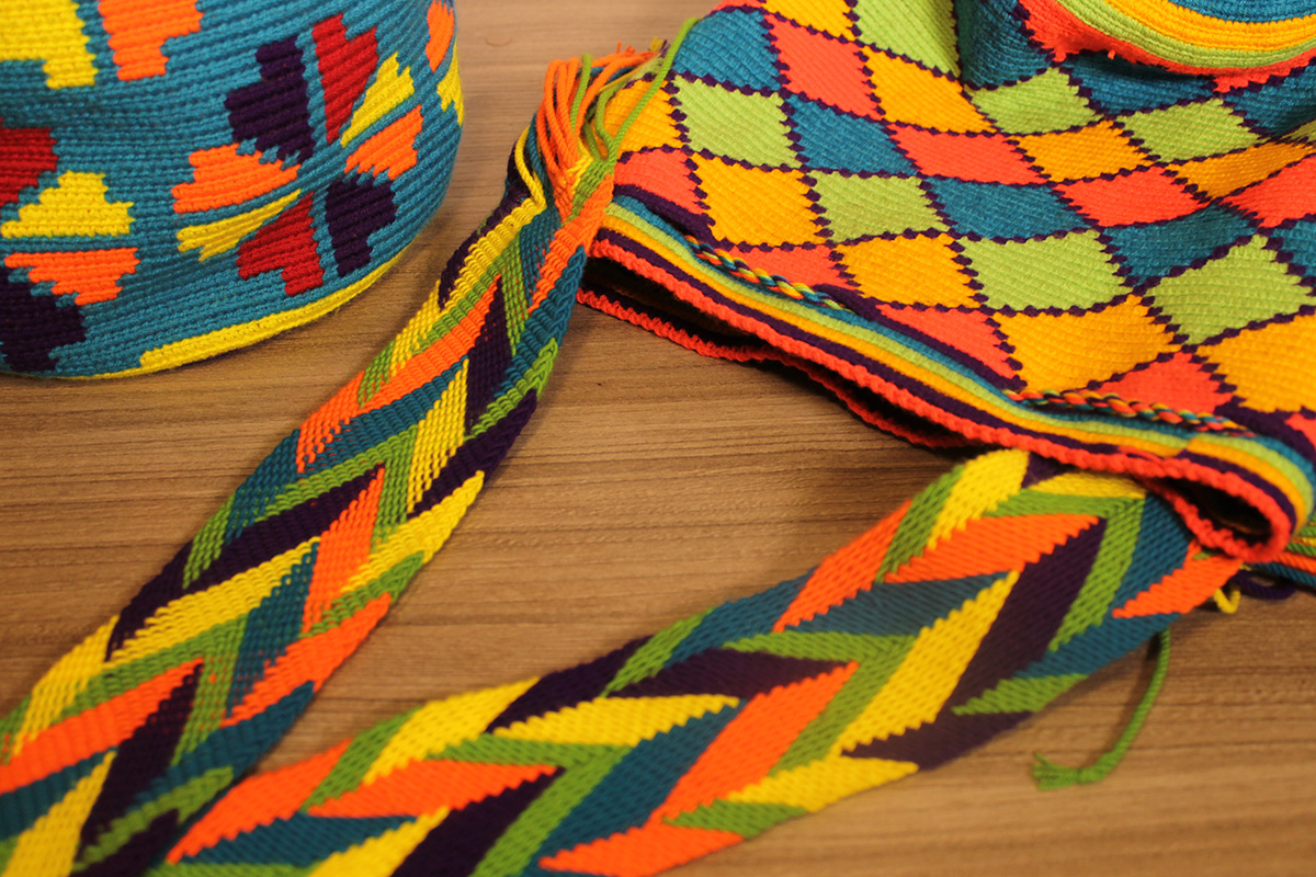 Mochila Wayúu (tonos cálidos) » Legado